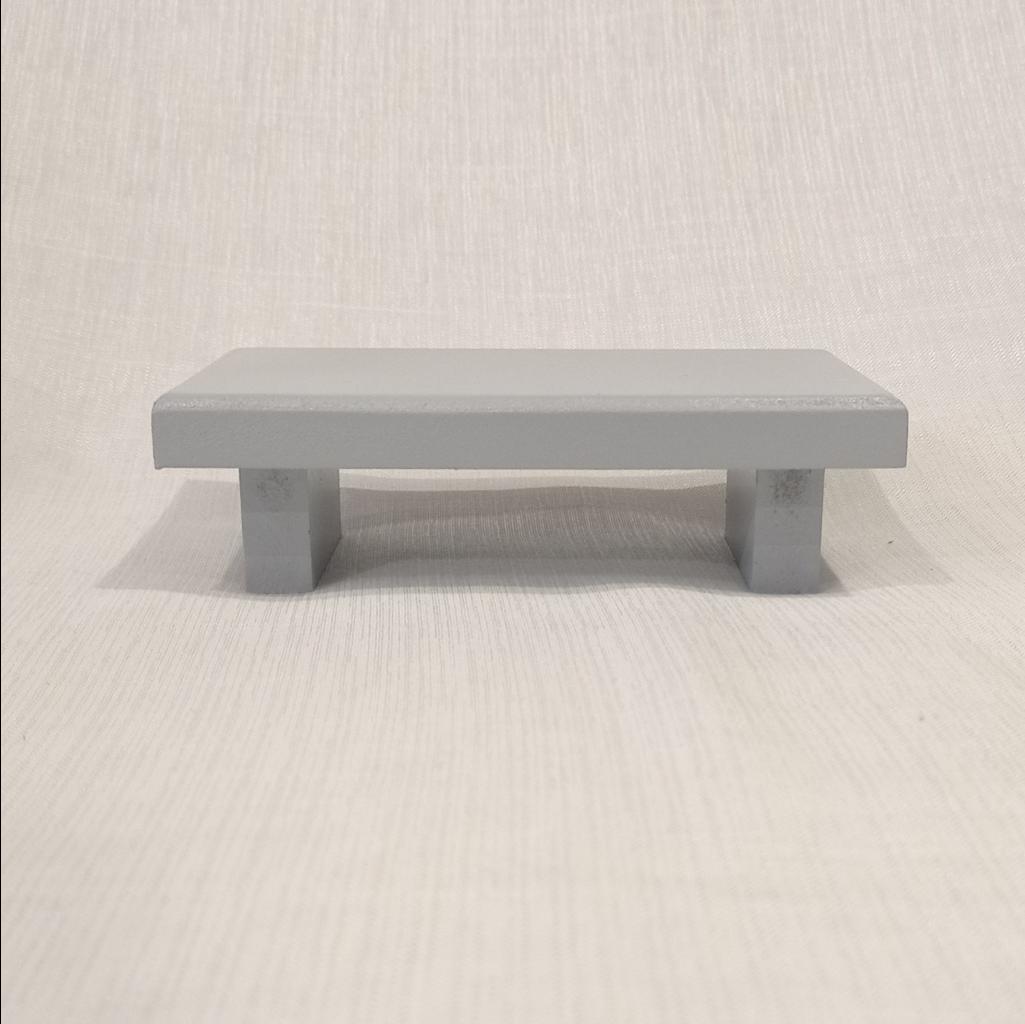 Mini bandeja retangular com pé cinza