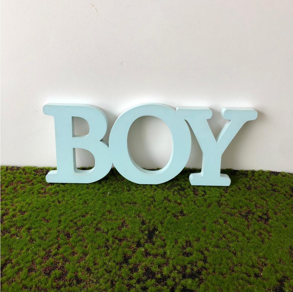 Palavra BOY vazado madeira