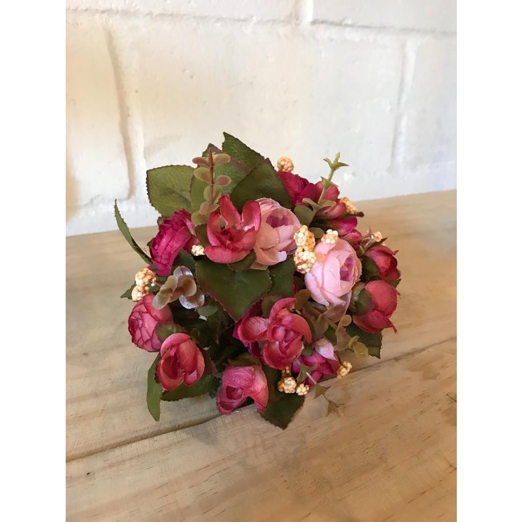 BOUQUET MINI ROSA MARSALA COM ROSA CLARO E SEMENTES