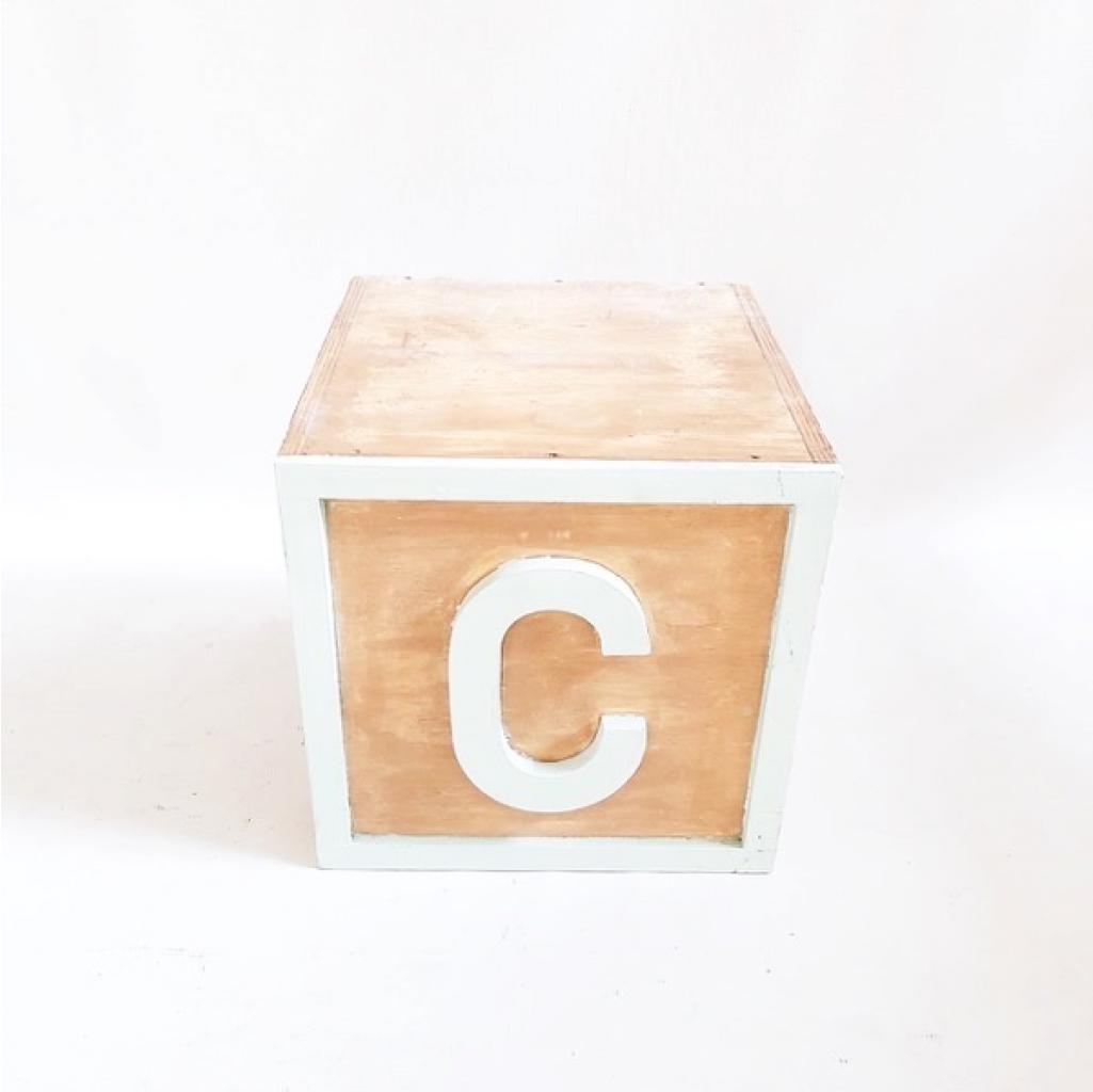 CUBO LETRA C (CHÃO)