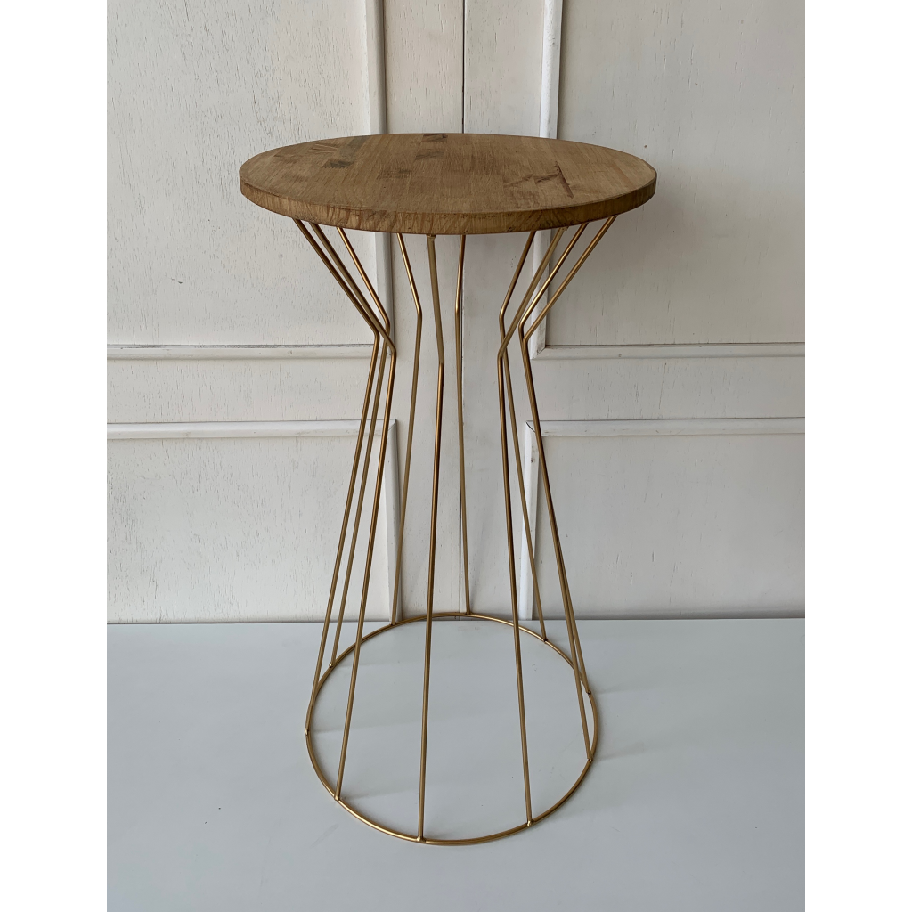 Mesa Triângulo Red Dourado G