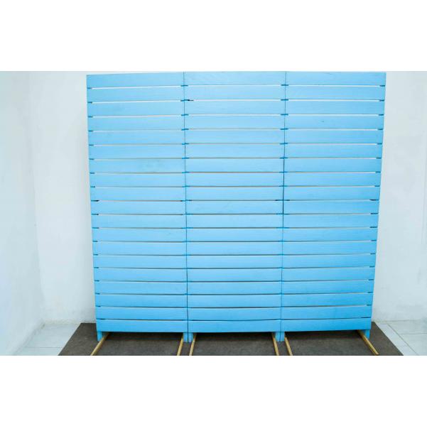 PAINEL RIPADO AZUL CLARO DE MADEIRA 2,10