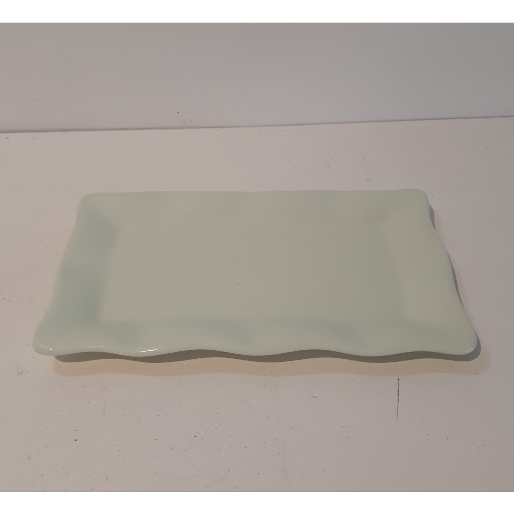 Bandeja verde candy retangular com bordas onduladas sem pés silveira