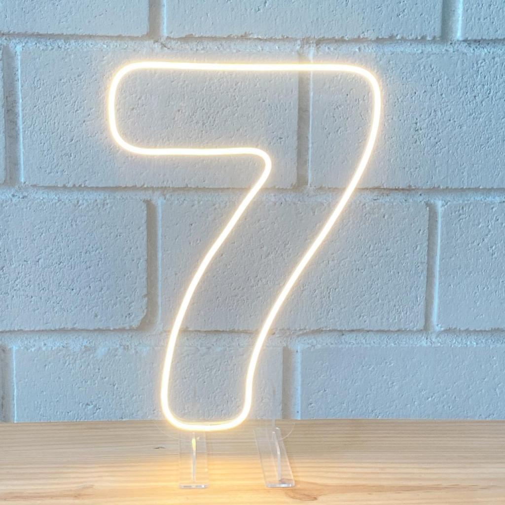 NÚMERO 7 DE LED ACRÍLICO 50 CM de altura